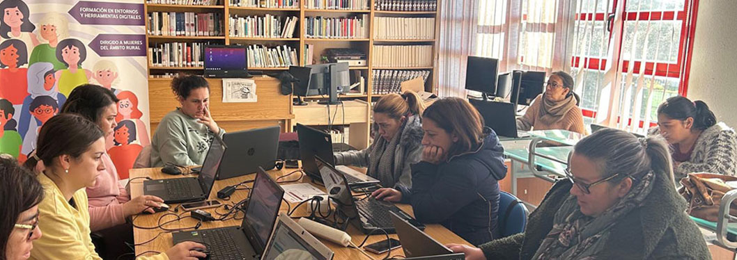 El programa “ConectadAs” forma en competencias digitales a más de 8700 ...